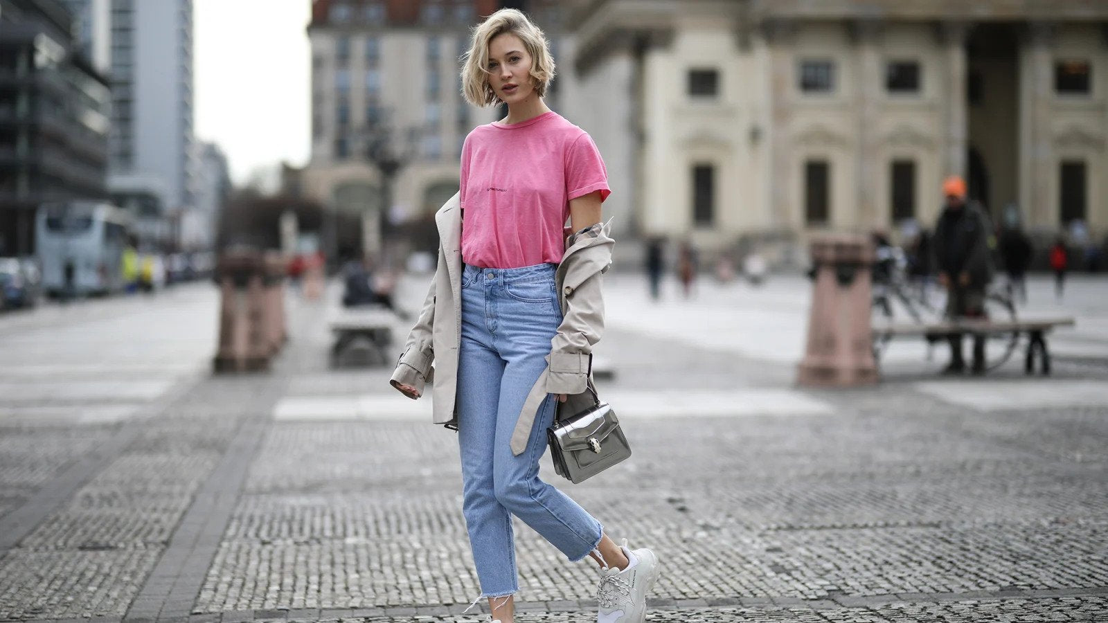 4 Different Ways To Tie And Tuck A T-Shirt – GeraldBlack.com